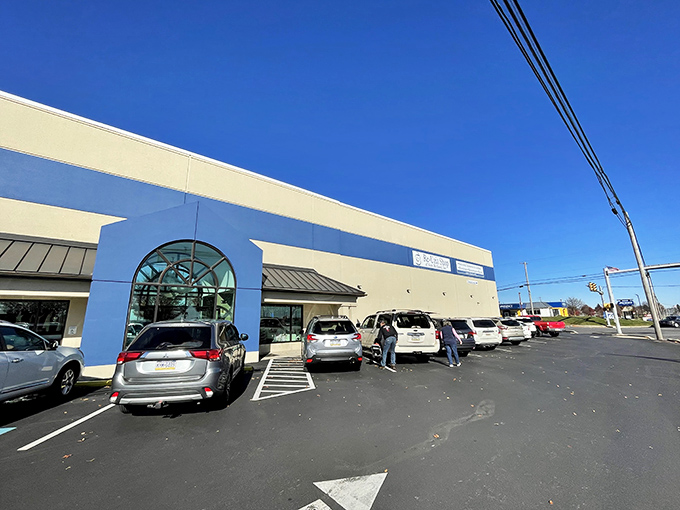 The parking lot on a busy day. Treasure hunters arrive early and often – the thrill of the secondhand chase is universal.