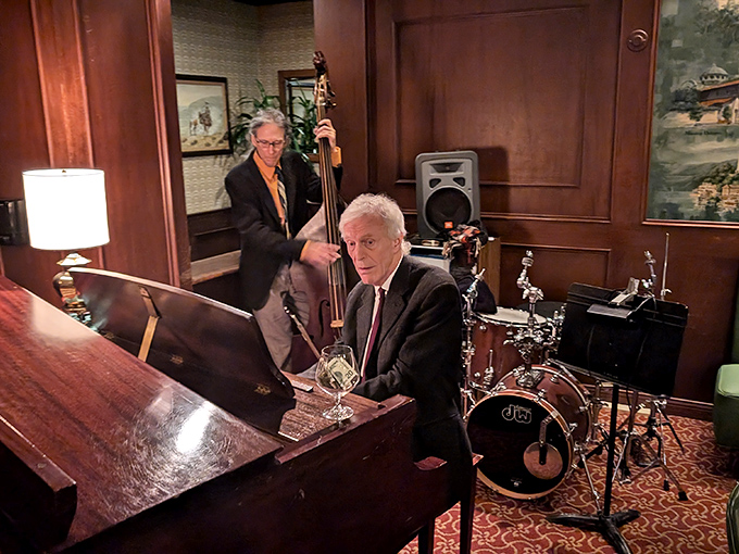 Live music that enhances rather than interrupts your meal—the piano player knows when to bring the jazz and when to let the steak talk.