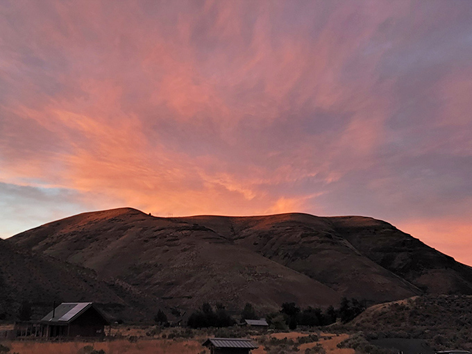 Sunset paints the canyon in impossible hues – the kind of daily spectacle that makes you wonder why we invented television.