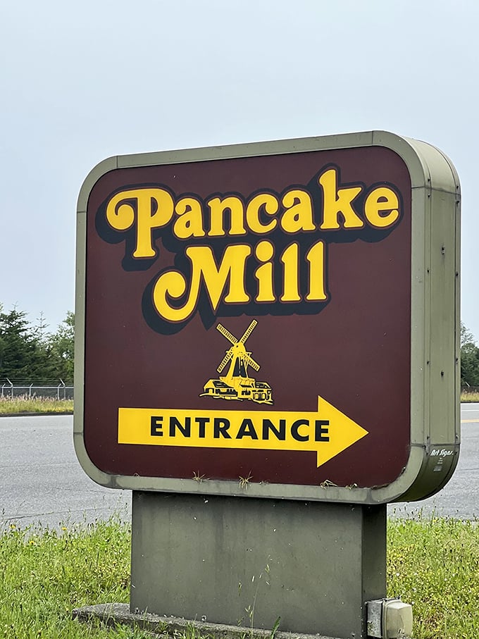 The sign that's launched a thousand detours—pointing hungry travelers toward pancake salvation since before GPS could pronounce "breakfast."