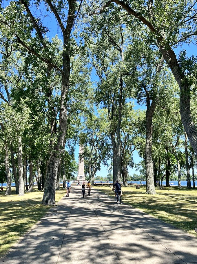Local wisdom and visitor enthusiasm blend seamlessly along these welcoming lakeside gathering spots.