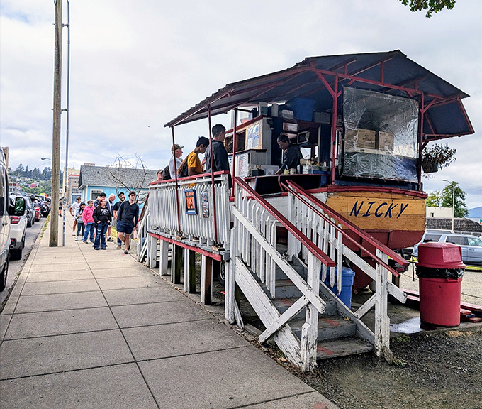 The pilgrimage to Bowpicker – a line that forms rain or shine. These patient food enthusiasts know that some things in life are absolutely worth the wait.