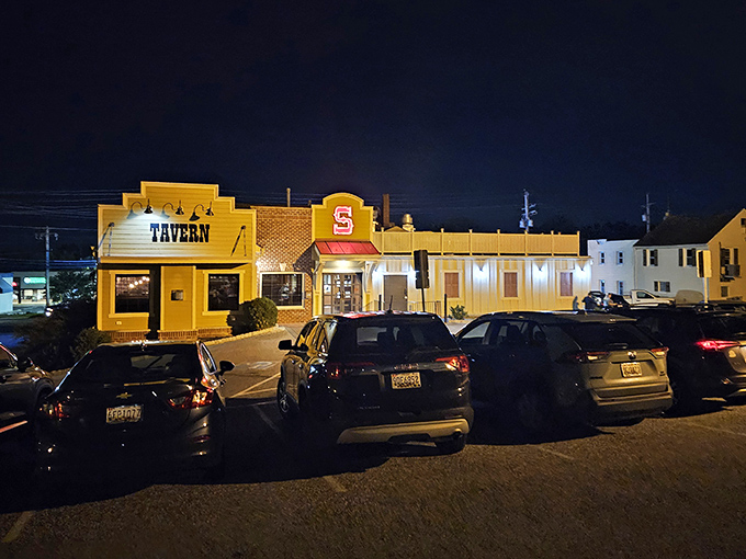 As night falls, the illuminated exterior becomes a beacon for hungry travelers and locals alike—those Maryland license plates tell the real story of its popularity.
