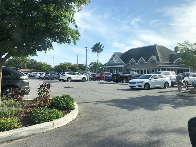 A full parking lot tells no lies—when locals and tourists alike are willing to wait, you know you've found something worth experiencing.