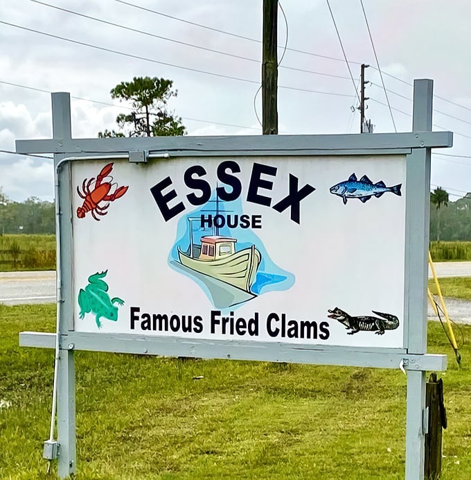 When your roadside sign proudly announces "Famous Fried Clams," it's not just advertising – it's a promise that's kept with every crispy, juicy bite.