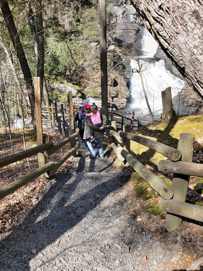 The well-maintained trail system offers spectacular viewing platforms, making this natural wonder accessible while protecting the surrounding environment.