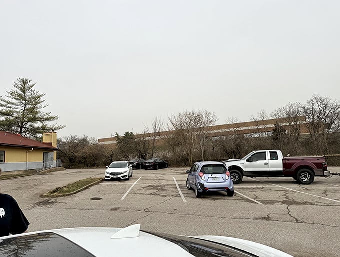 The parking lot might not win beauty contests, but it promises what every food lover needs – a place to rest your vehicle while you fill your belly.