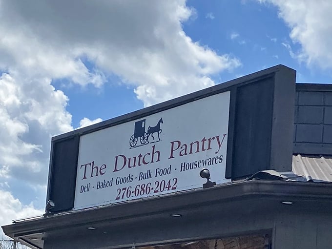 More than just a sign—it's a beacon for hungry travelers. That horse and buggy logo promises a delicious step back in time.