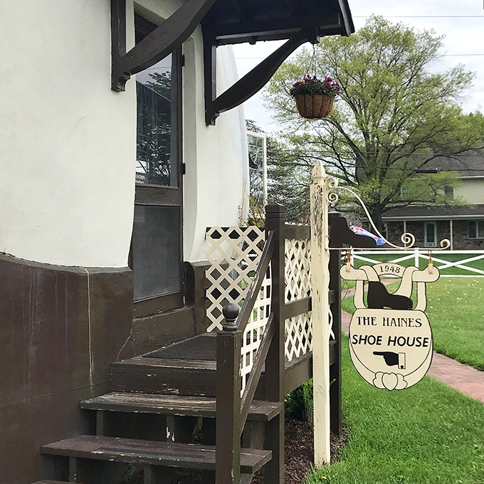 The sign says it all—you've arrived at a true American roadside classic. Some attractions just have a way of putting their best foot forward.