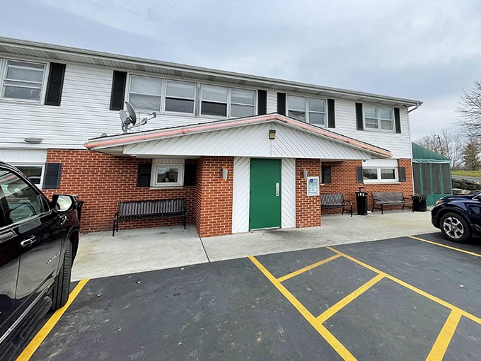Don't let the modest exterior fool you – this unassuming building houses fried chicken worth crossing county lines for!