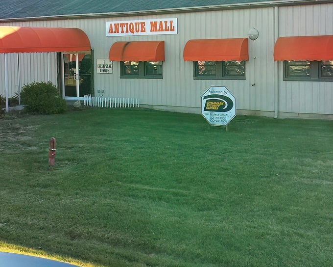 The Emmitsburg Antique Mall welcomes treasure hunters with those classic red awnings. Like a time portal disguised as a humble storefront!