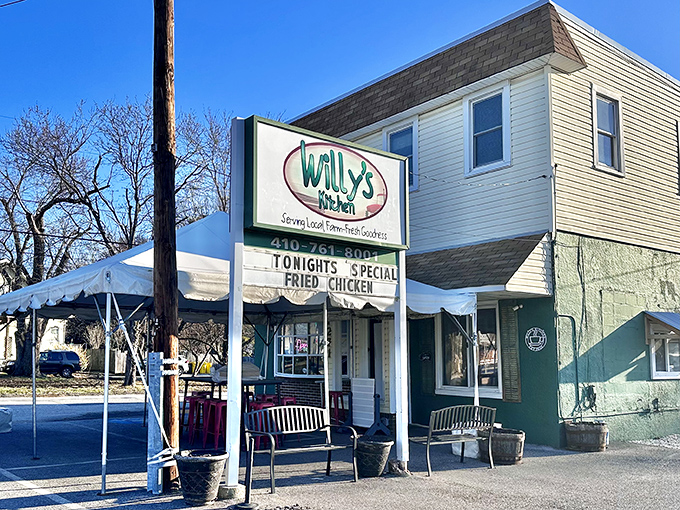 Winter or summer, this unassuming neighborhood spot has been turning ordinary days into special occasions, one crispy chicken piece at a time.