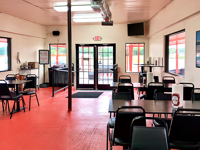 No-frills dining at its finest. The red floor and simple tables tell you everything – they've put their resources where it matters: in the smoker, not the décor.