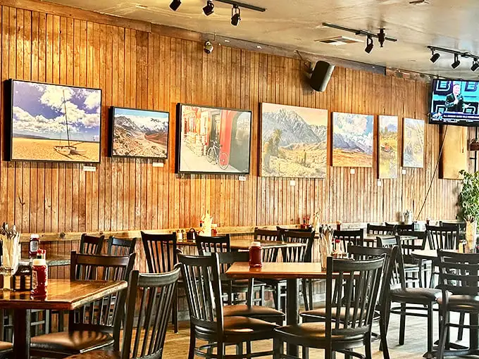 Warm wooden paneling and local artwork create that "everybody knows your name" vibe—minus the Boston accent, plus California charm.