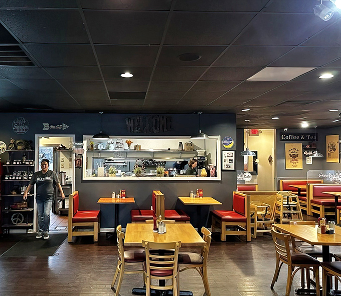 Inside, wooden tables and an open kitchen create that perfect "breakfast joint" vibe—casual enough for pajamas, nice enough for a first date.