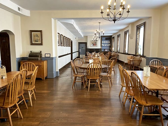 Windsor chairs and wooden tables create an atmosphere of unpretentious elegance, where history whispers from every corner of this lovingly preserved dining room. 