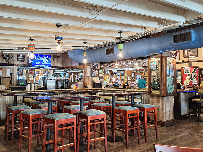 Inside, time stands still in the best possible way – wood-paneled walls, mounted fish, and bar stools that have heard a thousand fishing tales. 