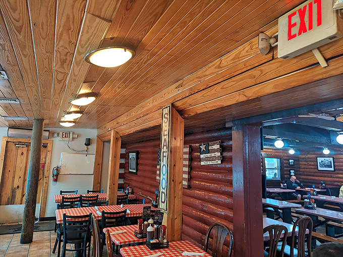 Step inside and you're transported to a rustic mountain retreat. Those wooden walls have absorbed decades of smoky goodness – think of them as flavor historians.