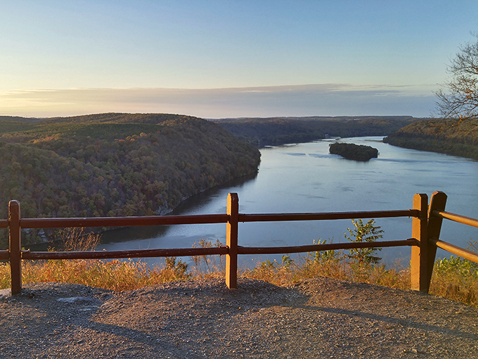 Golden hour magic transforms the overlook into a painter's dream. That wooden fence isn't just for safety—it's the dividing line between ordinary life and extraordinary views.