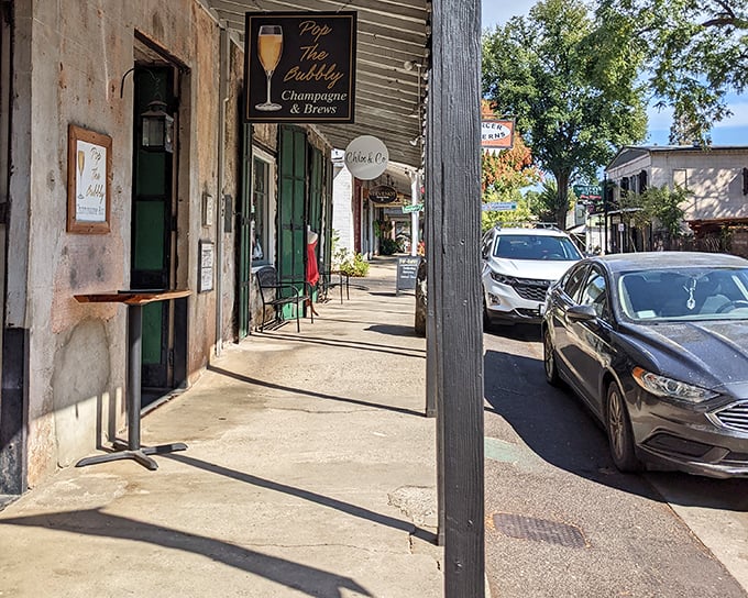 "Pop the Bubbly" indeed! Murphys' walkable downtown invites you to stroll from one tasting room to another, no designated driver required.