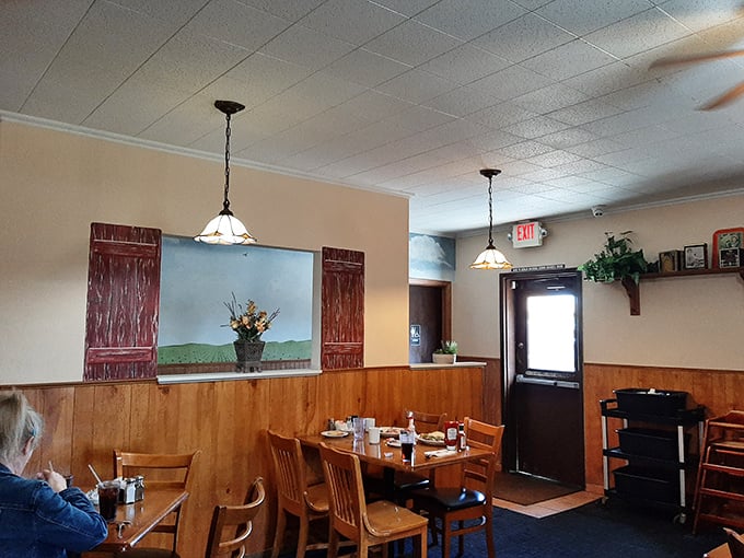 Cozy wood paneling and simple décor create that rare atmosphere where conversations flow as freely as the coffee. The painted "windows" are California's answer to Midwestern charm.