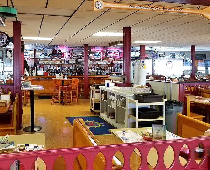 Wooden booths, nautical décor, and that unmistakable lived-in charm – this isn't a restaurant designer's seafood fantasy, it's the real Maryland deal.