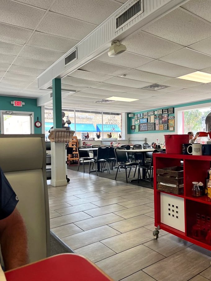 Classic diner charm meets modern comfort – where turquoise accents make mornings feel like a beach vacation.