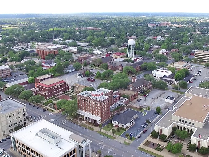 Albany's aerial view reveals a city that's both compact and complete – everything you need without the big-city price tag.