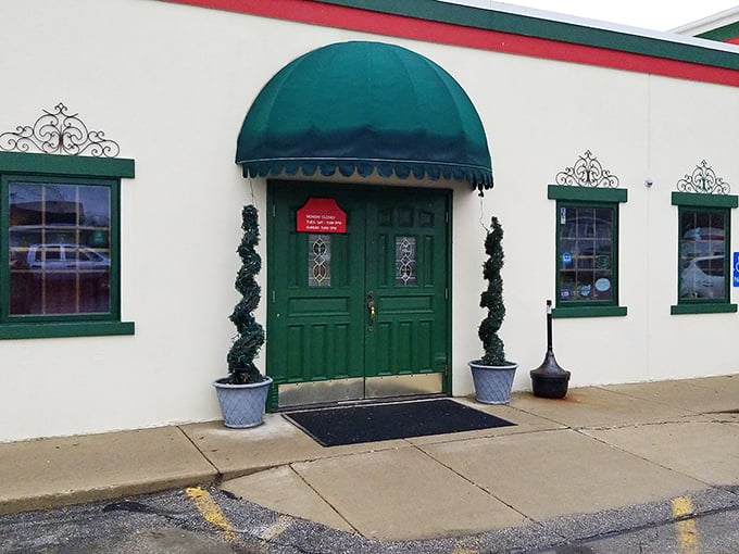 That emerald awning isn't just decoration—it's a portal to pasta paradise. Ann & Tony's classic entrance sets the stage for old-world flavors.