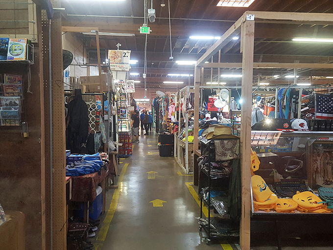 Treasure hunting paradise! La Pulga Fantástica's endless aisles promise discoveries that'll make your bargain-loving heart skip a beat.