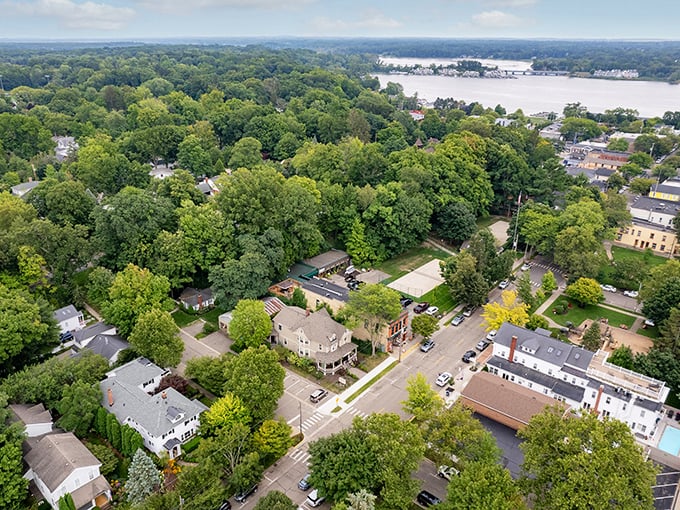Saugatuck's tree-lined streets and charming waterfront create the perfect backdrop for artists, romantics, and ice cream enthusiasts alike.