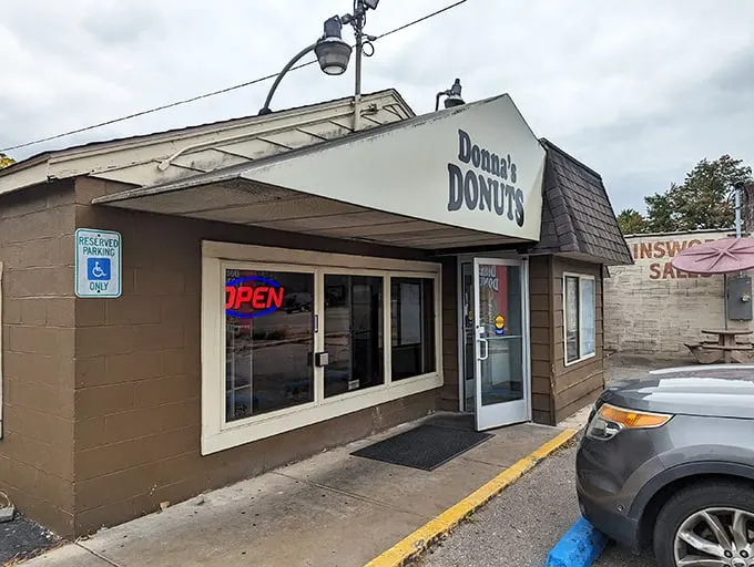 Like finding a treasure chest in plain sight – Donna's proves the best donuts in Flint don't need fancy packaging, just decades of perfection.