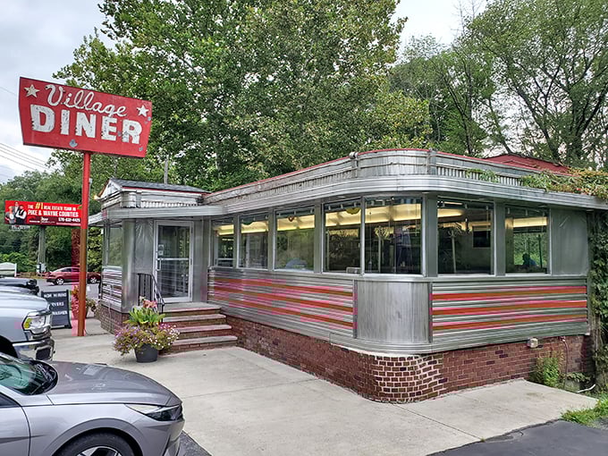 Red stripes and stainless steel—this isn't just a diner, it's a time machine with pancakes. The 1950s never tasted so good!
