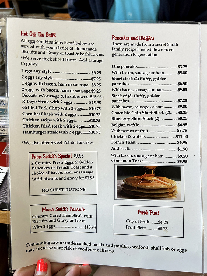The menu reads like a love letter to breakfast classics. That "secret Smith family recipe" isn't marketing – it's culinary heritage.