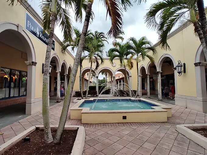 Not just any mall fountain—this one's surrounded by arched walkways and swaying palms, creating a resort-like atmosphere for weary shoppers.