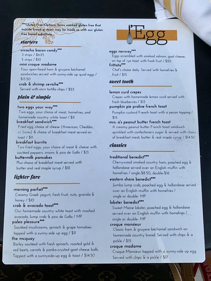 This menu reads like breakfast poetry—from Sriracha Bacon Candy to Lobster Benedict. Decision paralysis has never been so delicious.