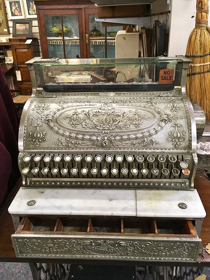 This isn't just a cash register—it's mechanical poetry. Imagine the stories this silver beauty could tell about transactions from another era.