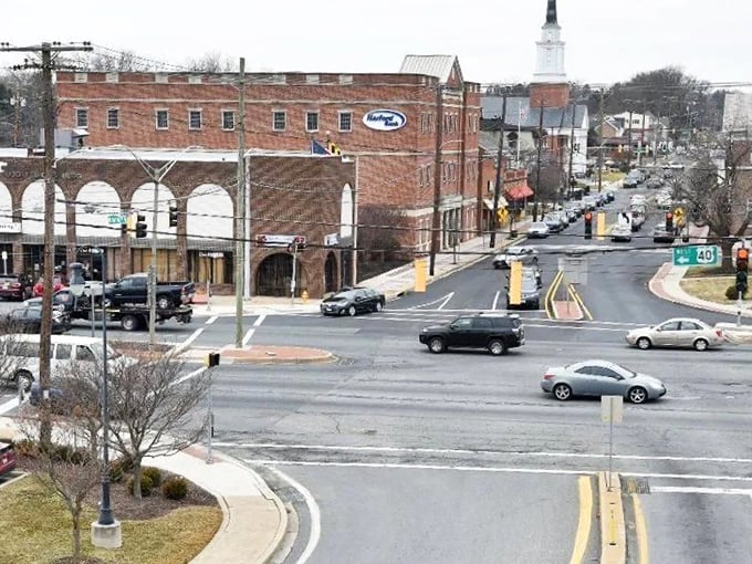 Aberdeen's main street offers that perfect blend of yesterday's charm and today's convenience. No wonder retirees feel right at home here!