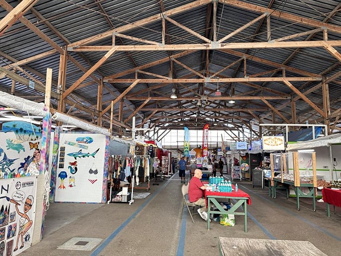 Shopping street dreams! FleaMasters' wide, covered walkways create the perfect backdrop for serious bargain hunters to work their magic without working up a sweat.