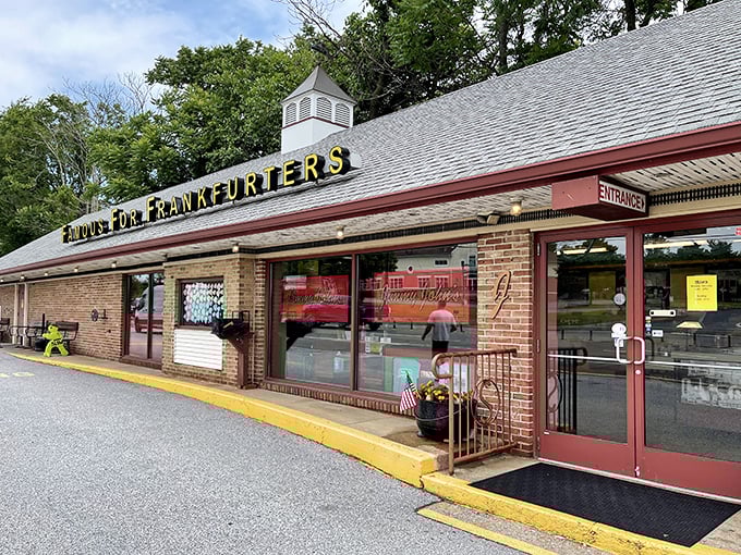 Jimmy John's Pipin' Hot doesn't mince words – that marquee sign telling us "YOUR BUTTE LOVES HOT DOGS" is the kind of honesty we need in this world.