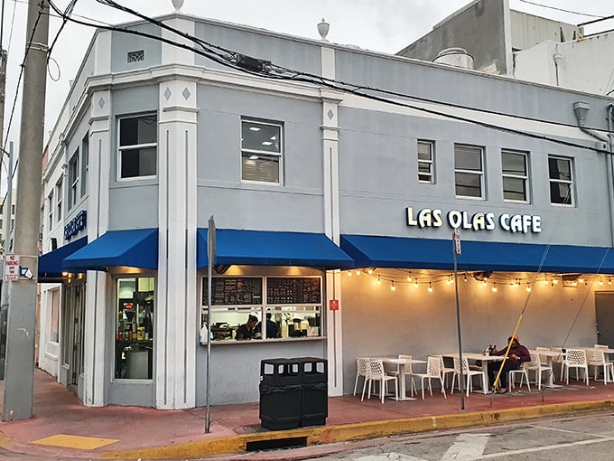 Las Olas Café's crisp blue and white corner spot offers a slice of Cuban heaven in the heart of Miami Beach.