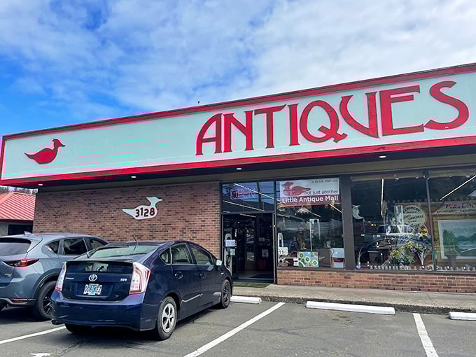 A kaleidoscope of vintage delights! This cozy Lincoln City gem packs more treasures per square foot than my first apartment had furniture.