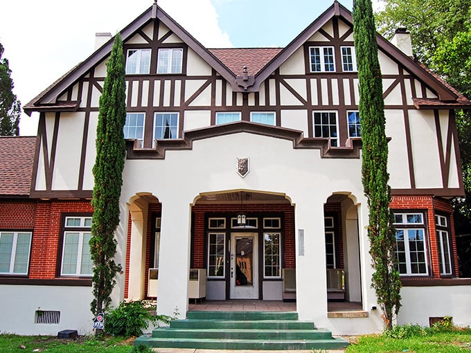Macon's stately buildings and tree-lined streets create an affordable backdrop for your retirement dreams. 