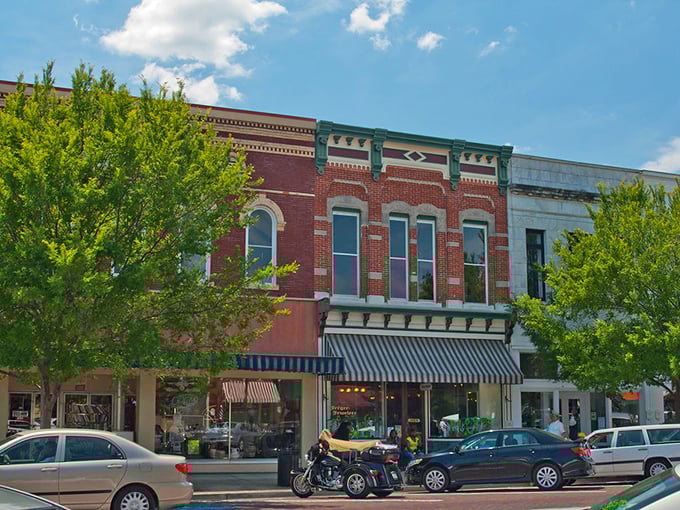 Thomasville's brick streets and vintage lampposts create the perfect backdrop for an impromptu stroll. Romance is practically mandatory here!