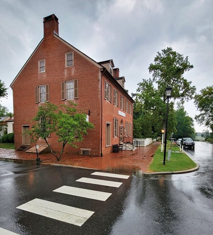 Rain-slicked bricks and history you can taste. Cantwell's has been perfecting hospitality since long before Instagram.