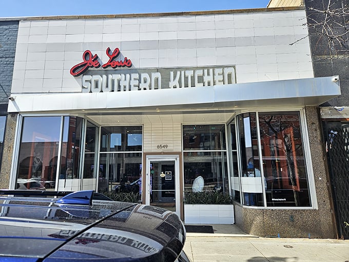 When a restaurant looks this inviting from the sidewalk, you know the chicken inside is worth the trip downtown.