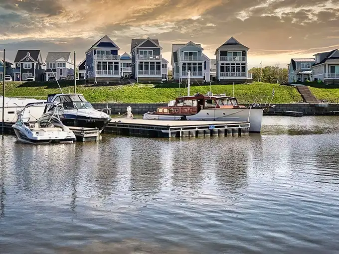 The perfect marriage of small-town charm and riverside serenity—Ottawa offers a front-row seat to nature's greatest show.