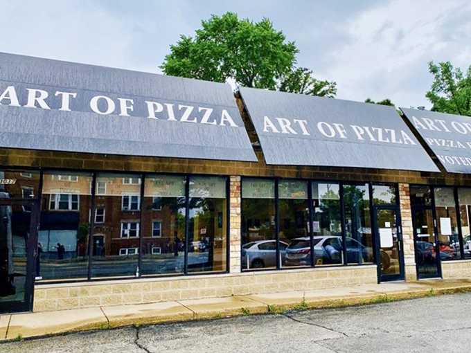 Like a gallery of edible masterpieces, Art of Pizza's storefront is the doorway to deep-dish heaven.