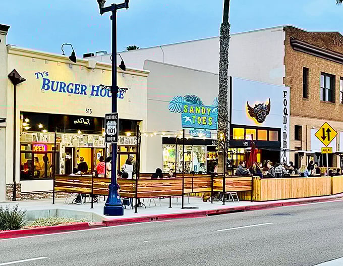 Sidewalk dining at its finest along Coast Highway. Ty's Burger House and Salty Joe's serve up casual coastal cuisine where the ocean breeze provides complimentary ambiance.