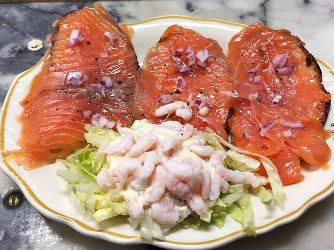 Smoked salmon so silky it could make a bagel weep with joy – this is what dreams taste like.